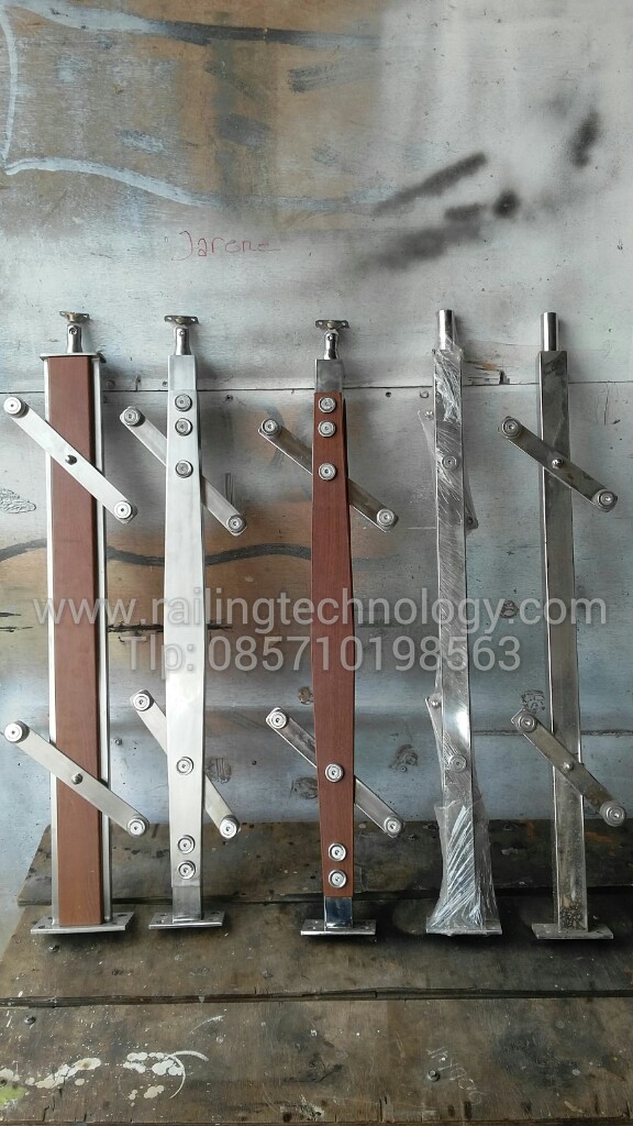 Tiang railing kaca. | RAILING TECHNOLOGY